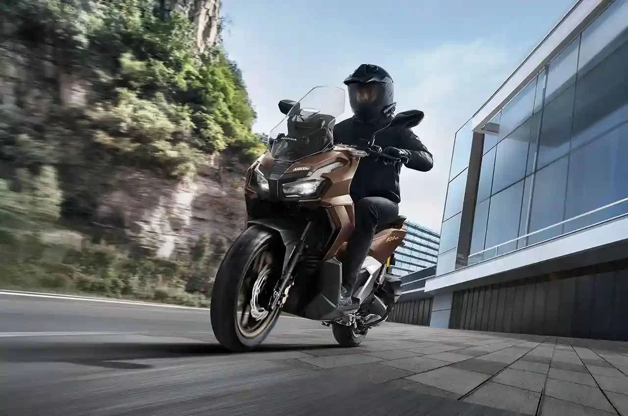 Honda ADV160 RoadSync 2025 Hadir Dengan Tampilan Baru Warna Glossy ...
